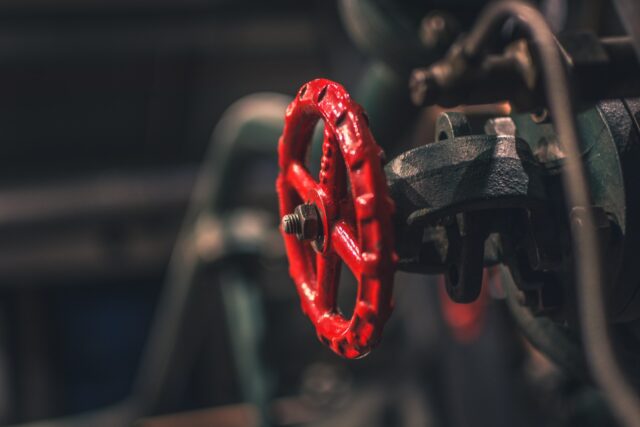 From Flow Control to Pressure Regulation: The Versatility of Control ...